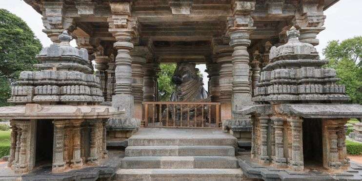 Explore the Majestic Hoysaleswara Temple in Halebidu